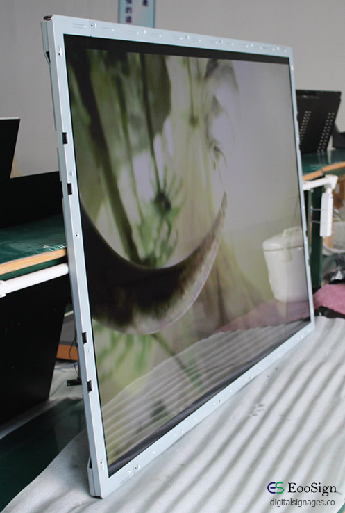 Digital signage hardware